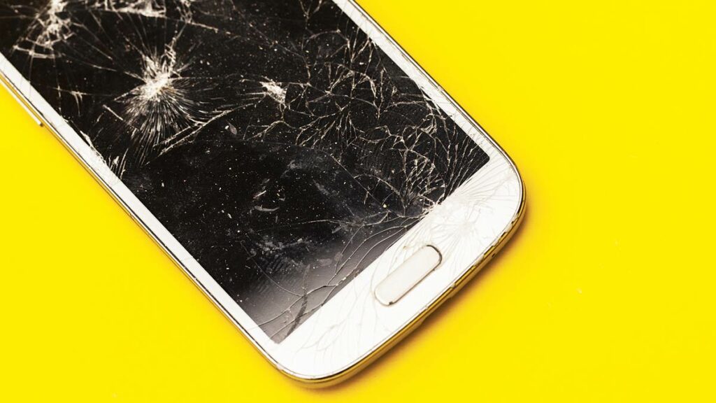 Ways To Safeguard Against Smartphone Damage - GirlTalkHQ